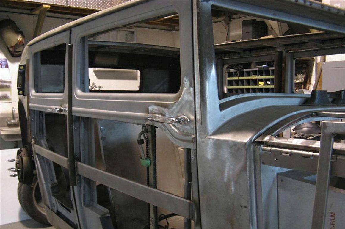 Stony Smith – Oddball-Kustoms – The Bootch – Hot-Rod Sedan 4 doors ...