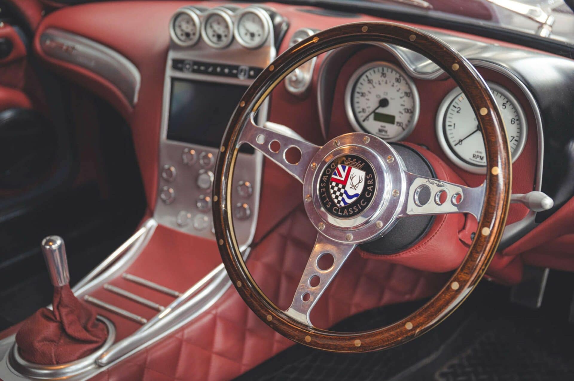 Dowsett-Comet 6L2 V8 2018 – Gatsby Online