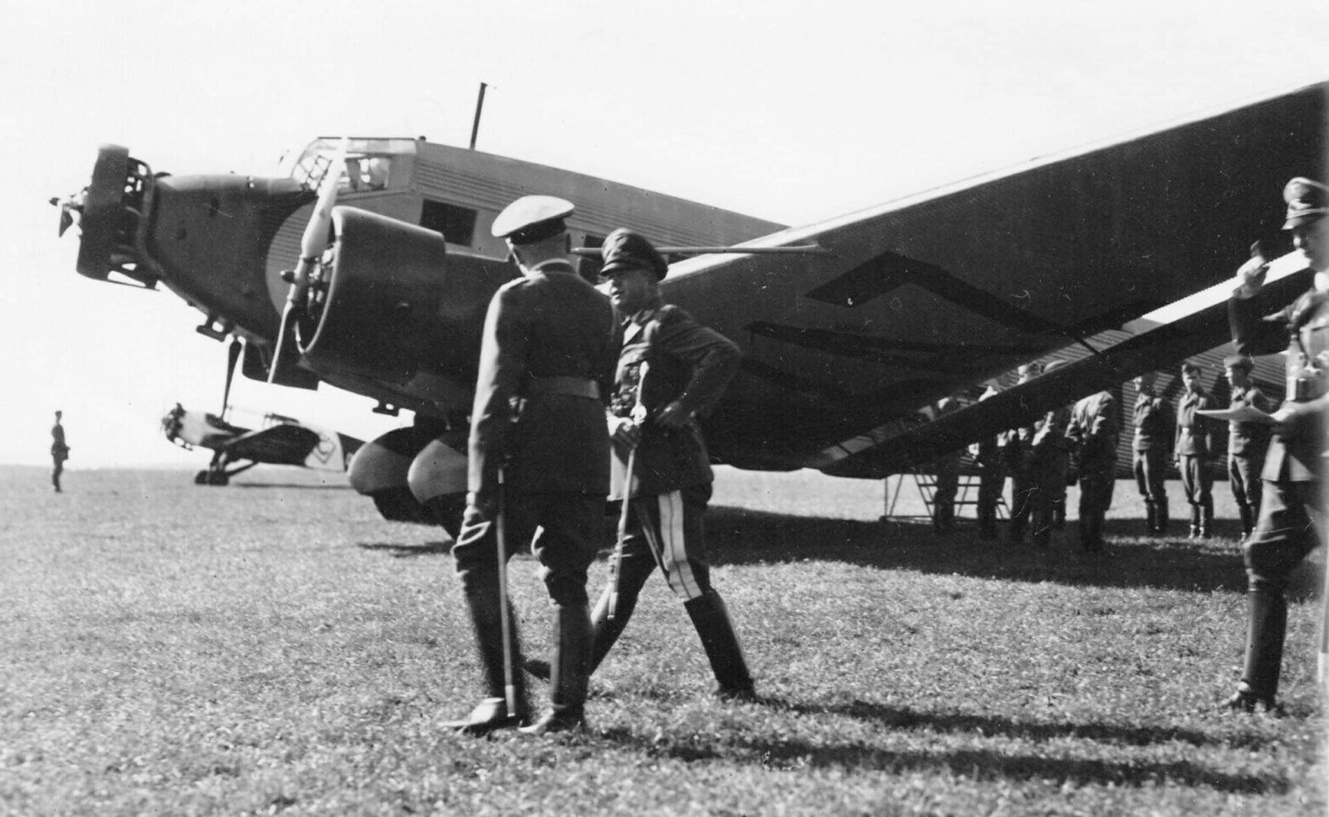 BMW R18 Junkers’Ju52’Iron Annie – Gatsby Online